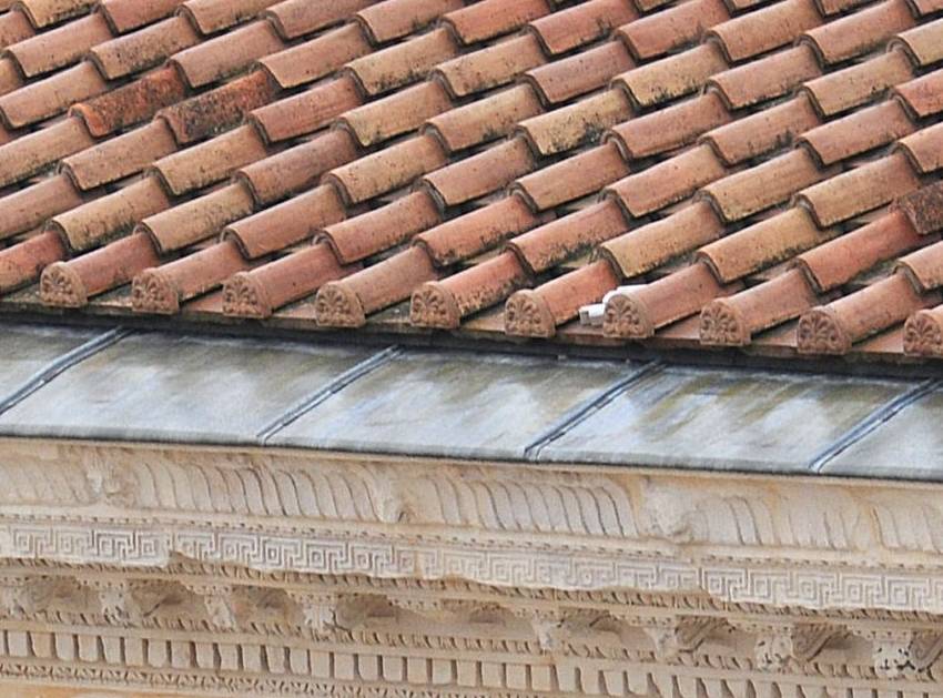 Roof - La Maison Carrée